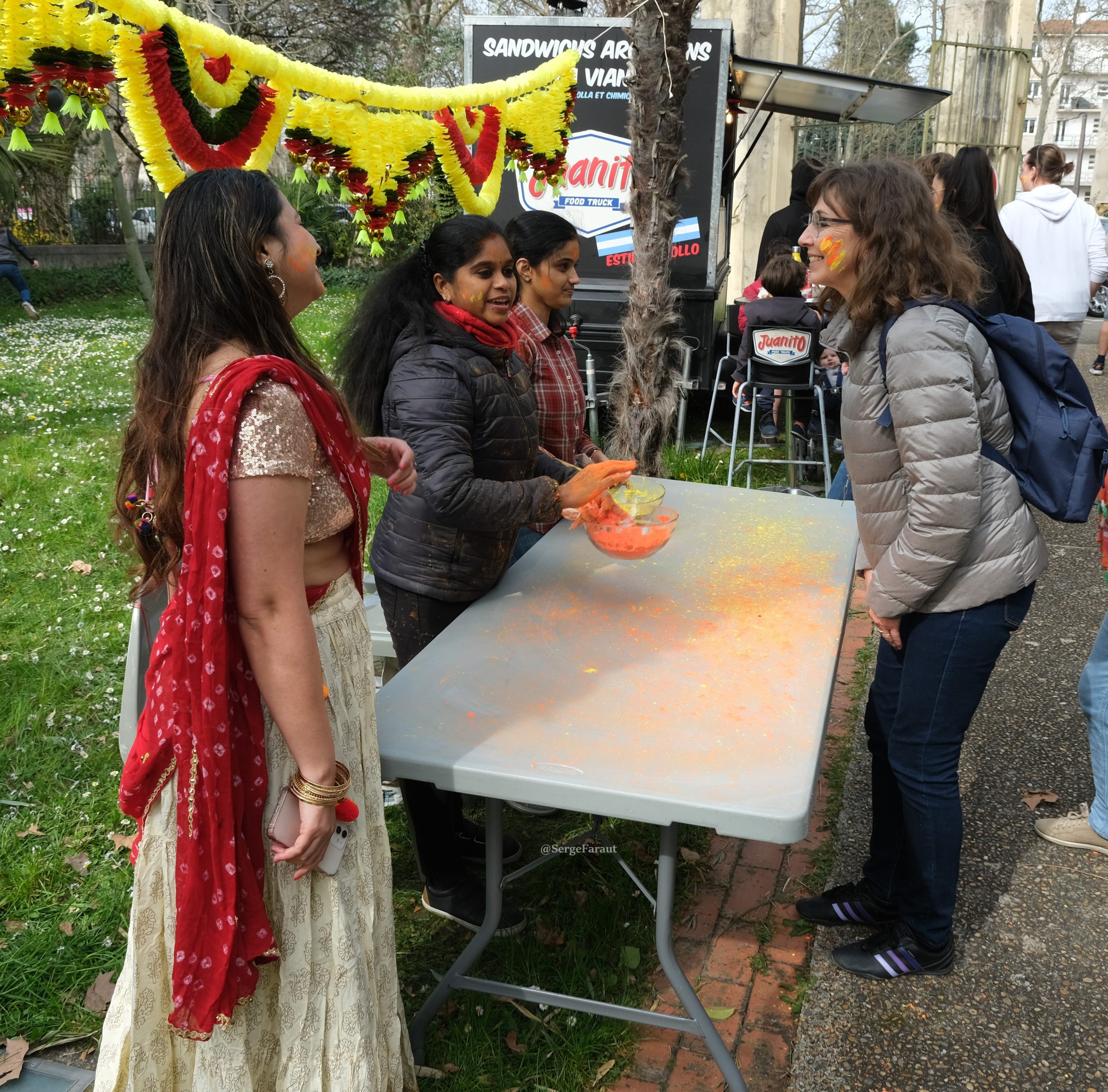 Holi Hai, la fête des couleurs – Cahier Nomade – Voyages et Balades